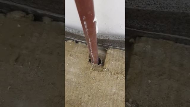 Слышу соседа снизу через дырку. Что делать? #shorts