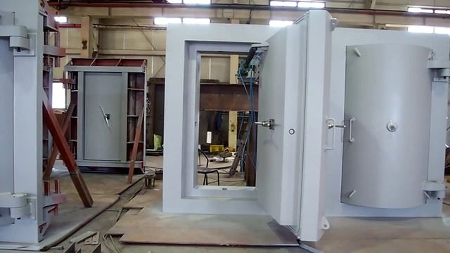 Blast proof door