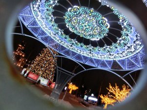 Почти пять тысяч световых конструкций украсят Москву к Новому году / Город новостей на ТВЦ
