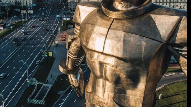 Человек из титана. Памятник Гагарину