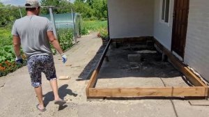 ДЕРЕВЕНСКИЕ БУДНИ СТРОИМ ТЕРАССУ  (1)