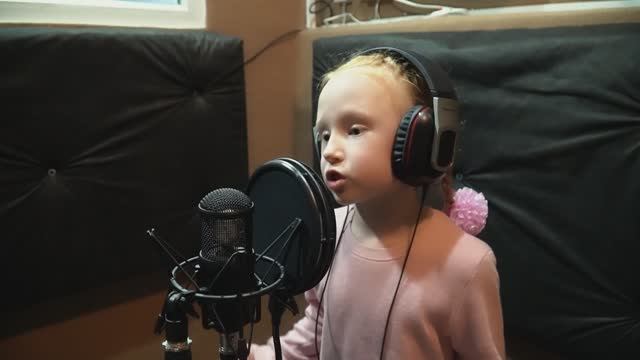 Клип "Ну откуда, ну откуда появилось это чудо?" АН Мегамир, ЕКБ.