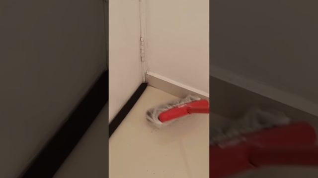 Как аккуратно пользоваться щеткой