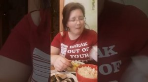 Сбегала в магазин, присела покушать и поговорить с вами
