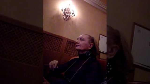 Марина слушает джаз на концерте Уральского диксиленда  20190427