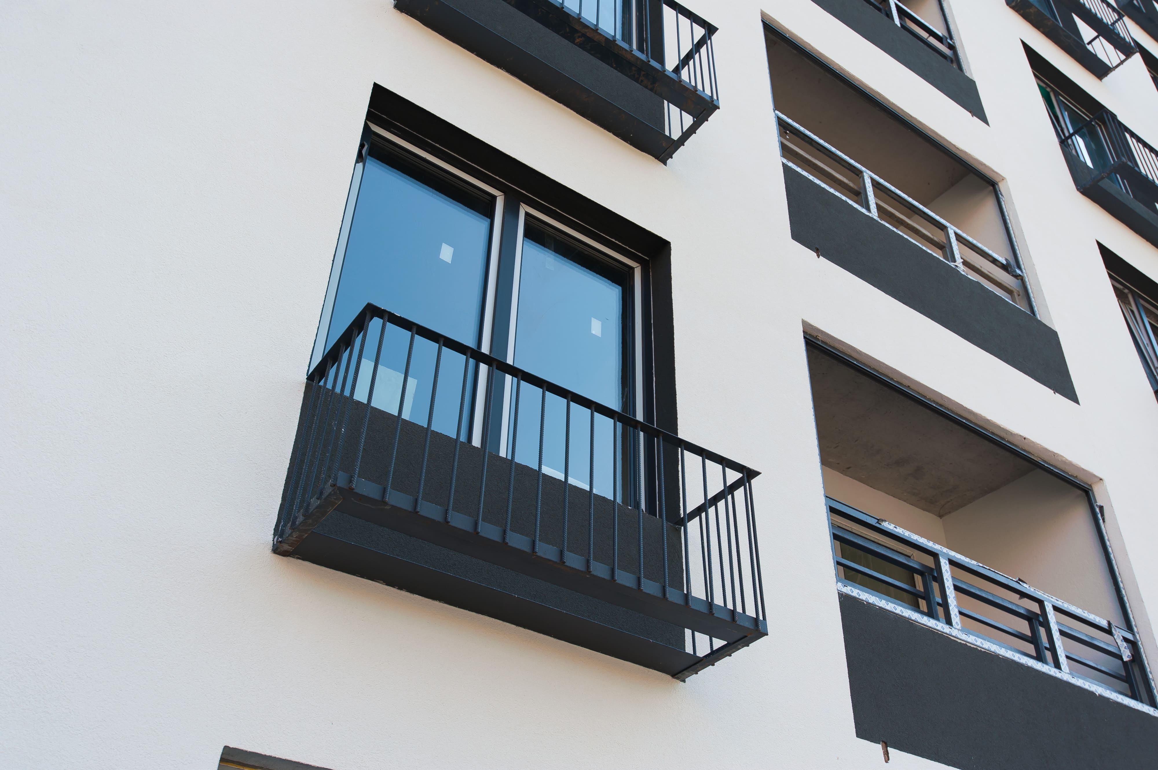 Видеообзор просторной светлой квартиры в Новом Карлутском