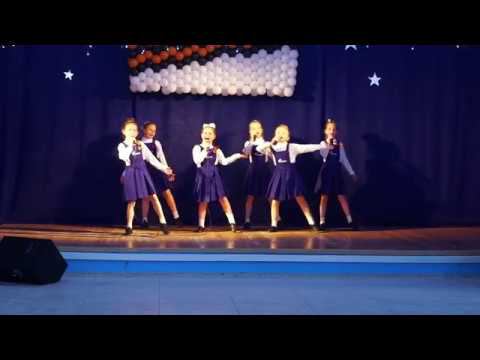 Аня и гр. "Мини Ассорти" - "Шли солдаты на войну". Выступление на концерте в ДК п.Пришня 8 мая 2018.