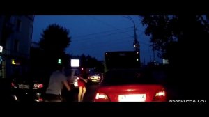 Налетели с дубинками