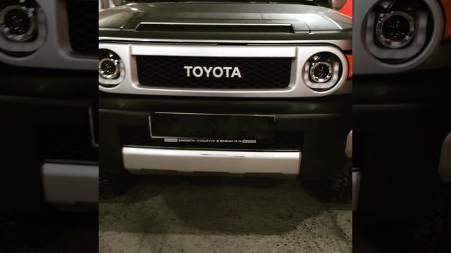 Фары новые для Toyota FJ Cruiser