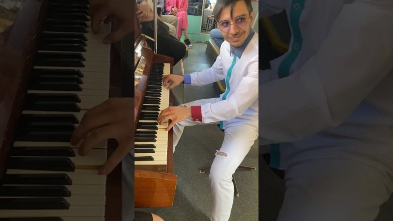Местный ростовский сумасшедший ..