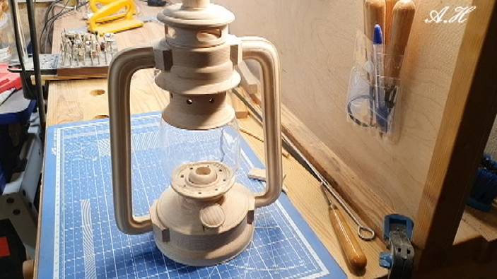 Керосиновая лампа из дерева Lamp (kerosene lamp made of wood)