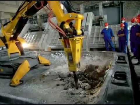 Машина Brokk 330 для демонтажных работ. Подина электролизера