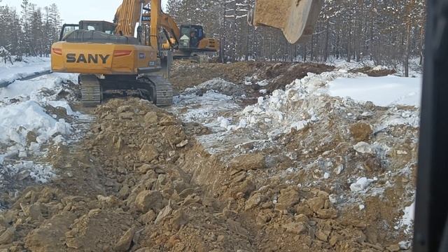 Траншея в вечной мерзлоте ? Trench in the eternal permafrost ?