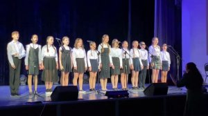 Школьный фестиваль творческих идей  Старший хор « Комара муха любила»