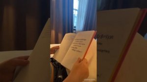 Ксения Собчак показала, как ее 4-летний сын самостоятельно читает книгу