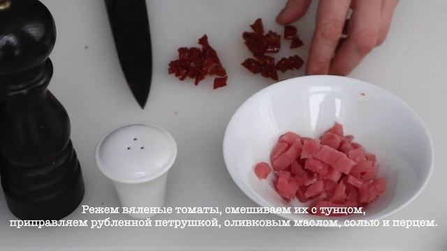 Healthy option_ Запечённый баклажан с яйцом и тар-таром из тунца.