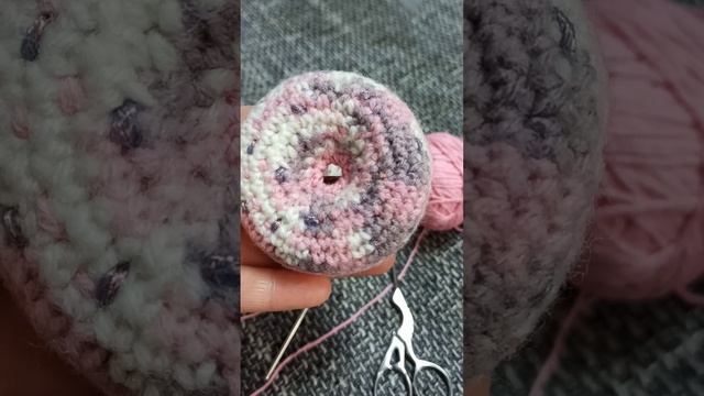 Пончик крючком из остатков пряжи 1