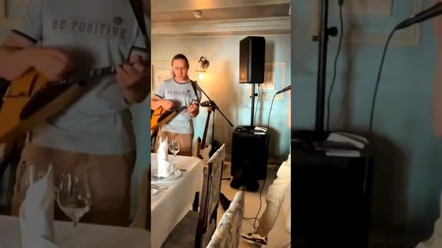Выступление кавер-группы на Дне рождения в русском стиле