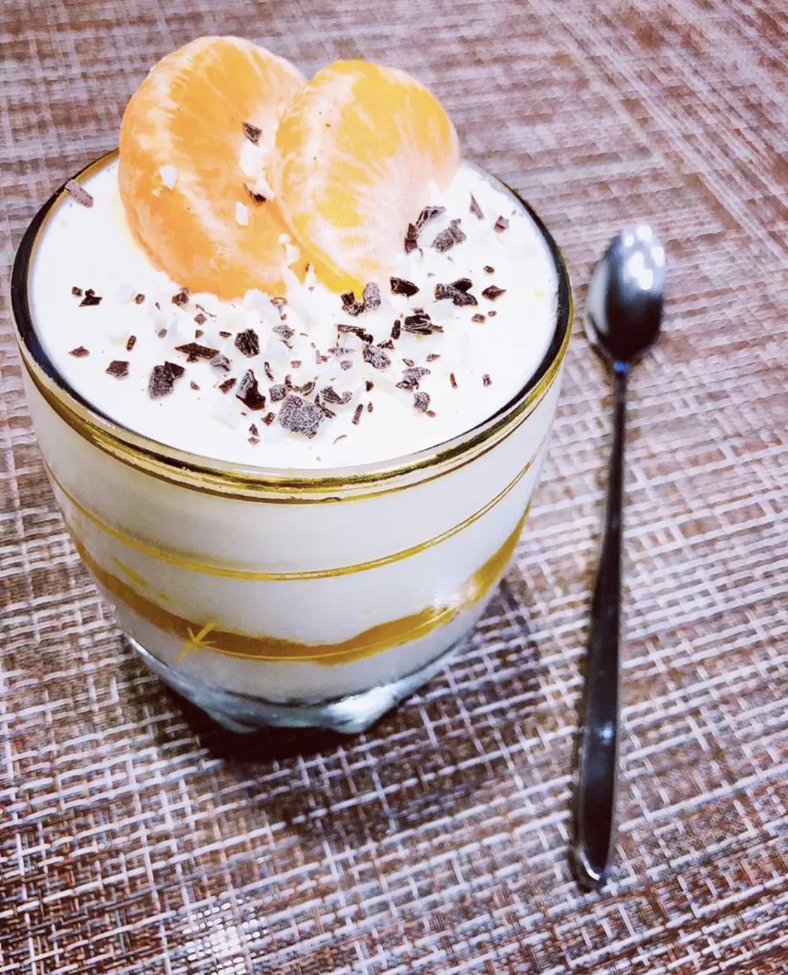 Побалуйте себя нежнейшим, легким мандариновым десертом.