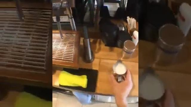 рисую взбитой сгущенкой с водой вместо молока