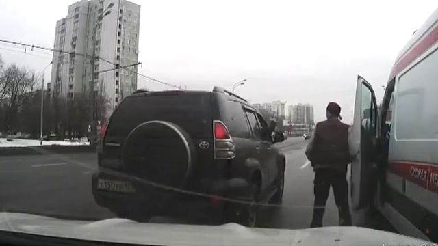 Учитель на дороге не пропускал скорую и был наказан!