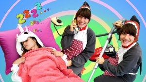 Funny videos for kids with Baby Shark & Unicorn. Try not to laugh & pretend play housekeeping.