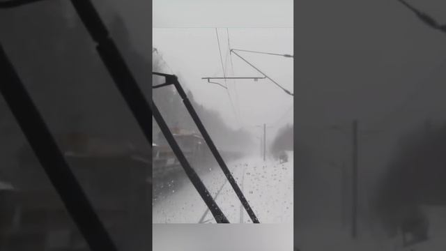 Едем в метель на электричке ЭД9М