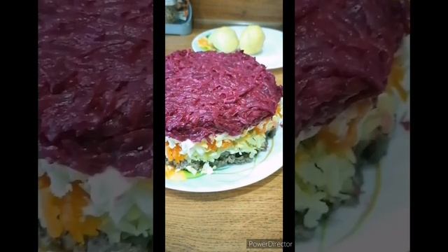 Куриная печень под шубой.
Салат с куриной печенью.