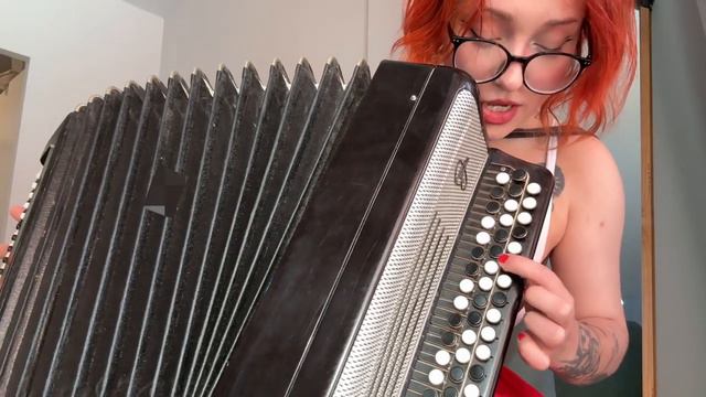 Разбор как играть на баяне песню (Елена Фролова - боже боже разве я не ангел)