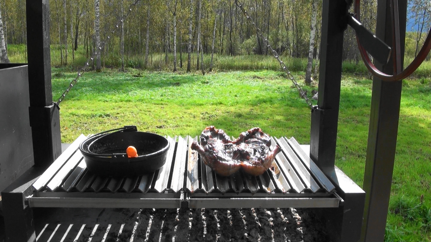 Утка с лимонным маслом на аргентинском гриле.