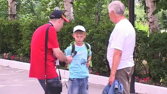 Корреспондент просит прохожих за деньги поругать Россию в социальном эксперименте