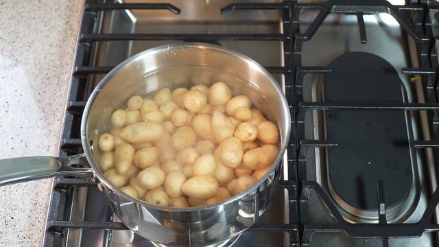 Topi Tambo #TastyTuesdays | CaribbeanPot.com - смотреть видео онлайн от ...