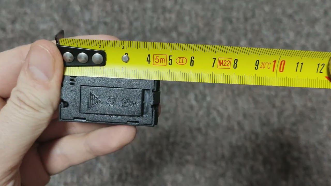 Миниатюрный гигрометр с термометром.