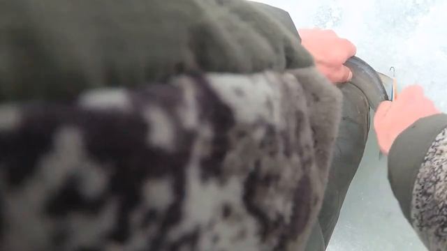 ЛОВЛЯ СУДАКА НА БАЛАНСИР, ВЕСНОЙ, ПО ПОСЛЕДНИМУ ЛЬДУ..mp4