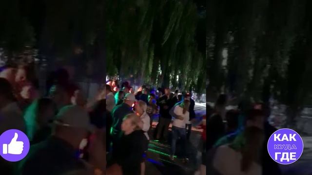 Танцы под проливным дождем! Зажигательно!