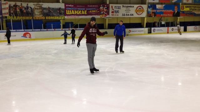 УРОКИ ПО ФИГУРНОМУ КАТАНИЮ №1 Движение лицом вперед, фонарики, змейка (Ice skating tutorial №1).mp4