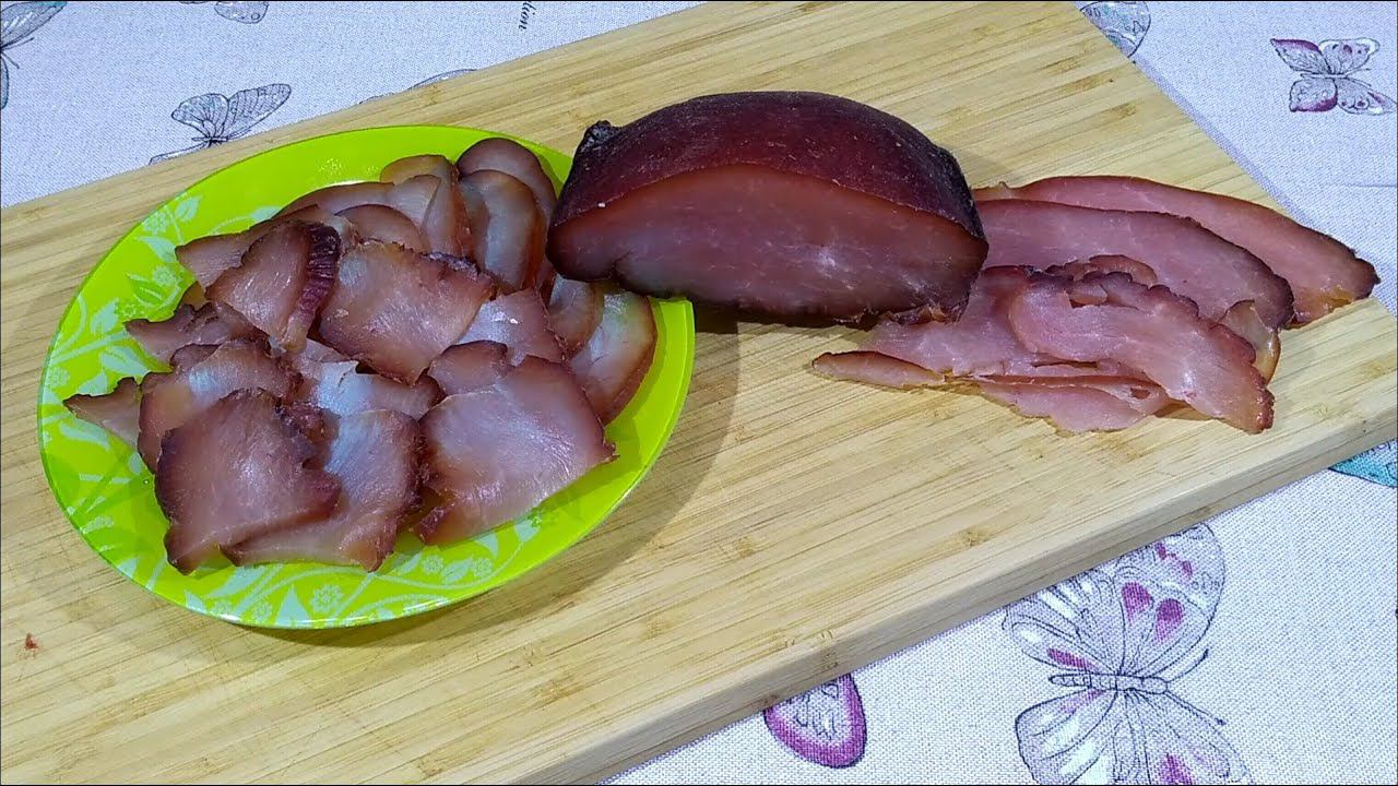 Бастурма из индейки маринованная в соевом соусе.