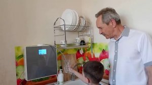 Отзыв от маленького пользователя щелочного ионизатора воды KYK