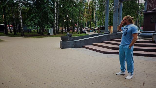 Когда пришел на встречу с девушкой,а пришли они!)