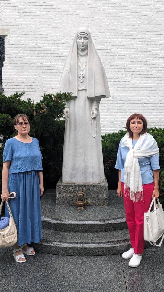 К храму Елизаветы Федоровны