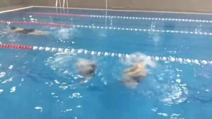 Кувырки в воде назад в группировки
