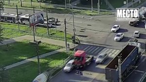 Параллельные авто все же пересеклись.