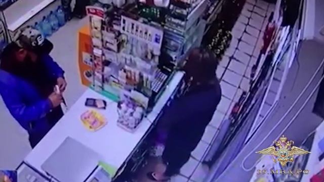 Полиция разыскивает подозреваемого в краже денежных средств с банковской карты