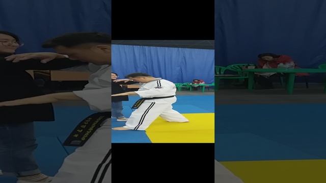 3 защита от удара руков в голову, за счет сваливания назад