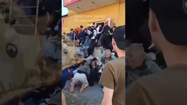 Новая очередь в секонд-хенд на Украине