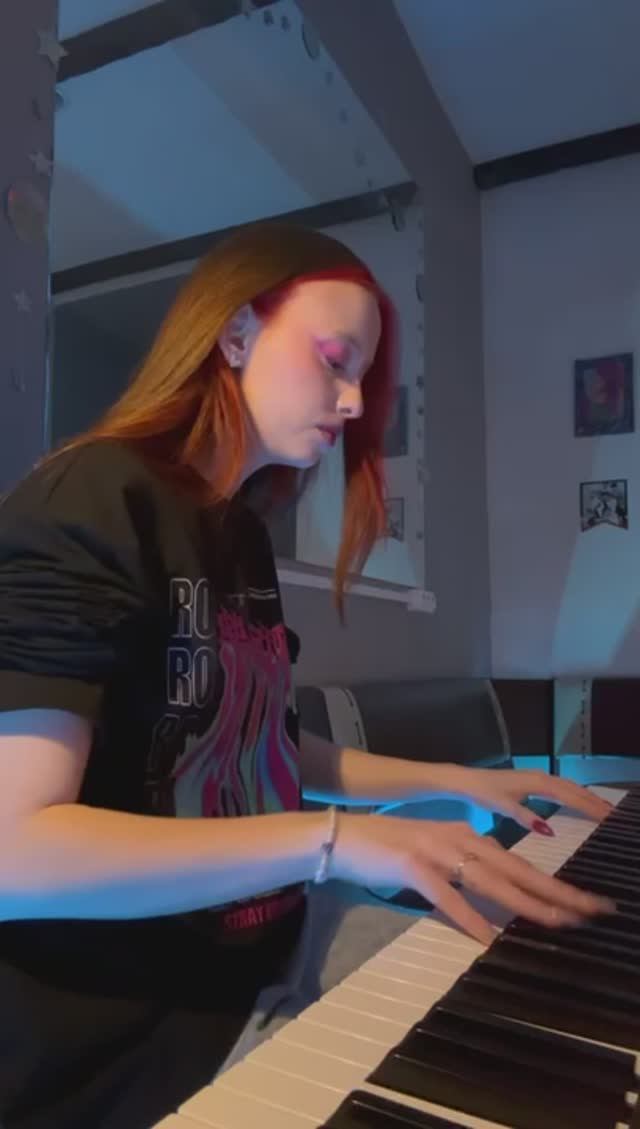 Чернова Александра Андреевна. Педагог Музыкальной студия "ТВОЙ ЗВУК"