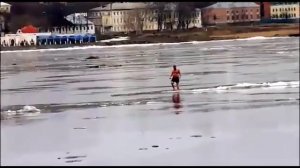  Он маму ищет...