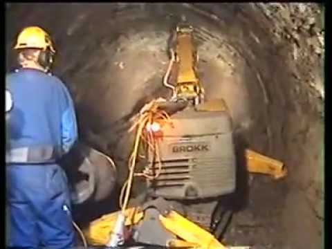 Машина для демонтажа футеровки Brokk 180. Ремонт металлургической печи
