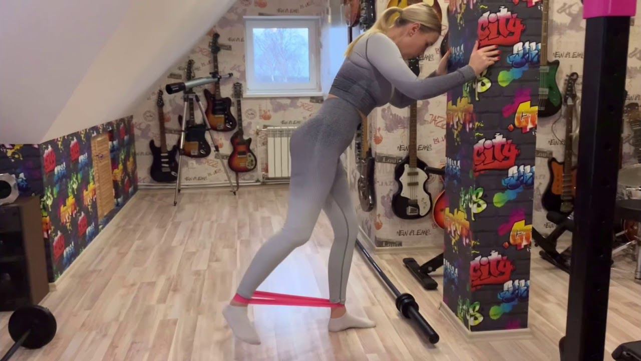 Отведения на ягодицы стоя