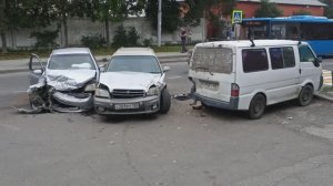 Учётное ДТП на Борисенко - Плац, Легаси и Бонго.